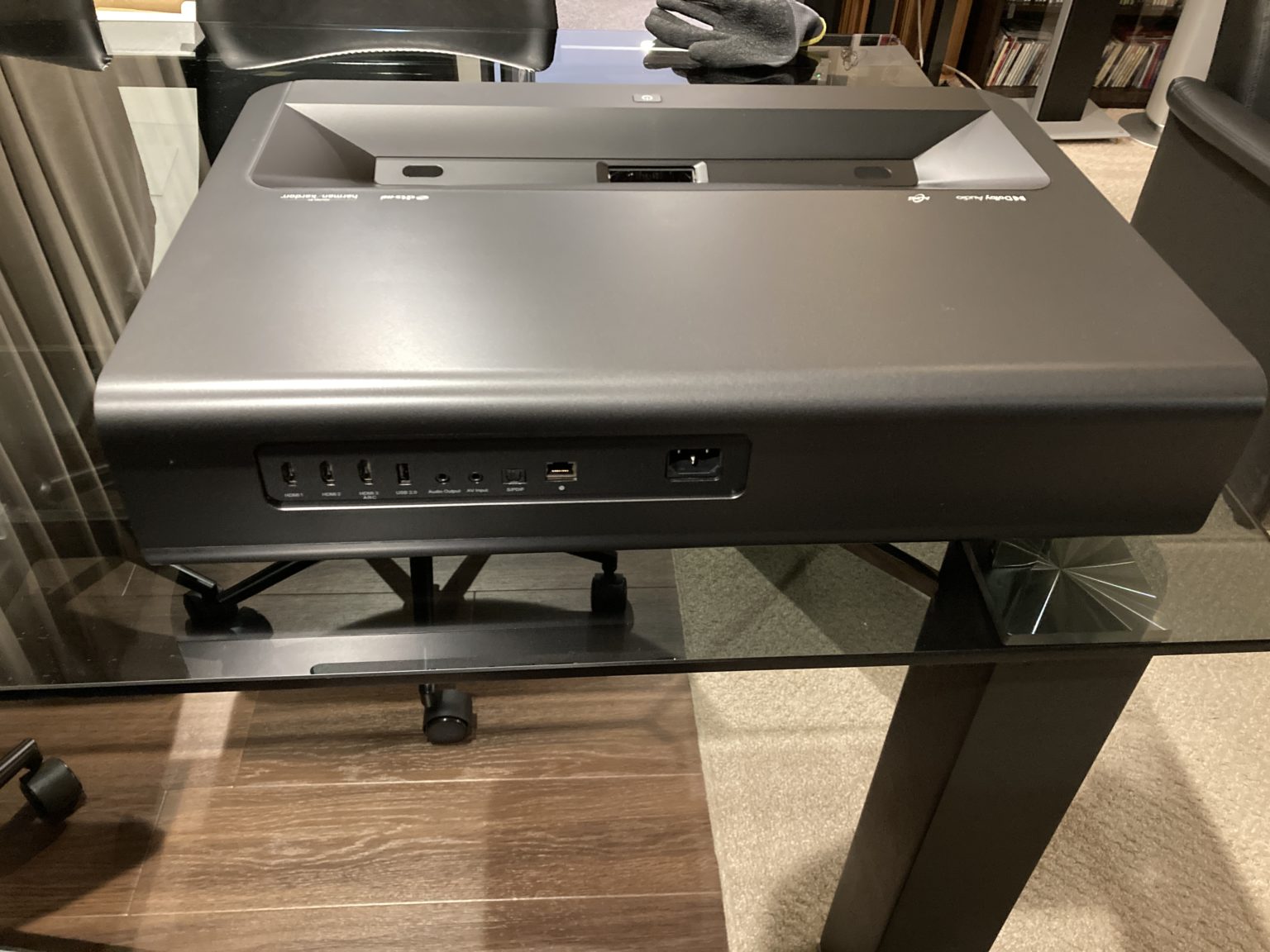 【梅田店】超単焦点プロジェクター VAVA VA-SP003 REV2 導入しました – 株式会社アバック