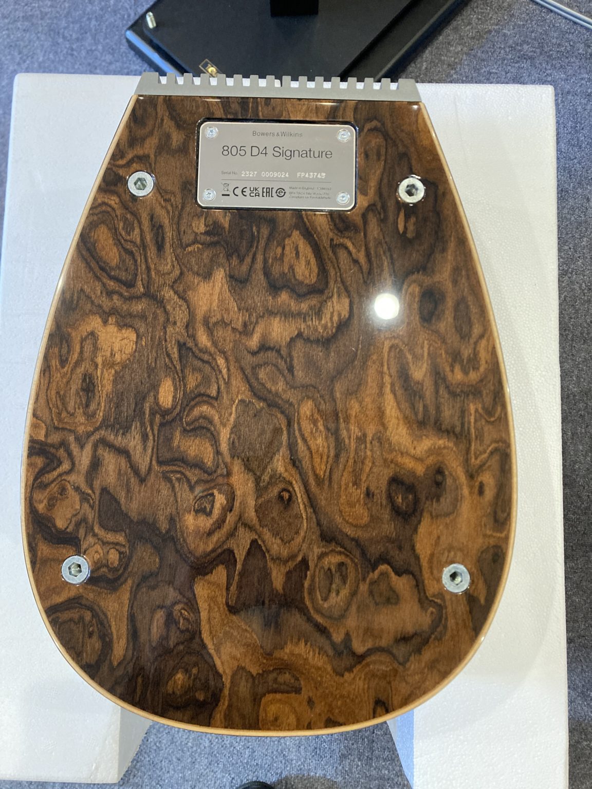 【梅田店】B&W 805D4 Signature 展示開始 – 株式会社アバック